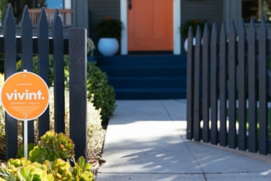 To what extent do home security signs deter intrusion in Tampa?